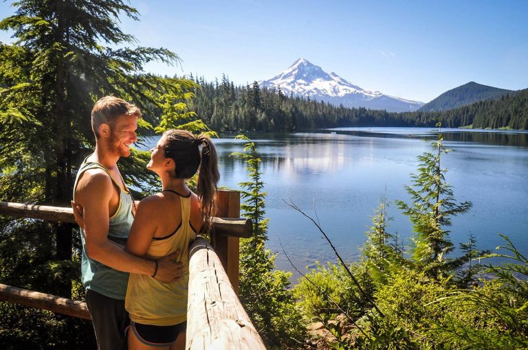 19 Scenic Oregon Lakes to Cool Off in This Summer - Go Wander Wild