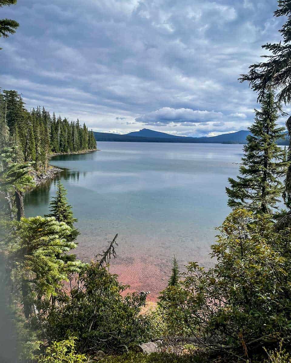 19 Scenic Oregon Lakes to Cool Off in This Summer - Go Wander Wild