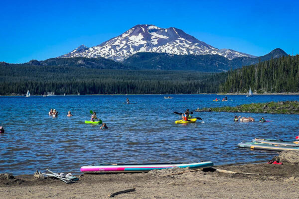 19 Scenic Oregon Lakes to Cool Off in This Summer - Go Wander Wild